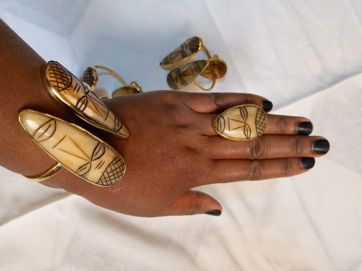 African bracelets/ brass cuffs/ African bangle by vianafrique - Chain b ...