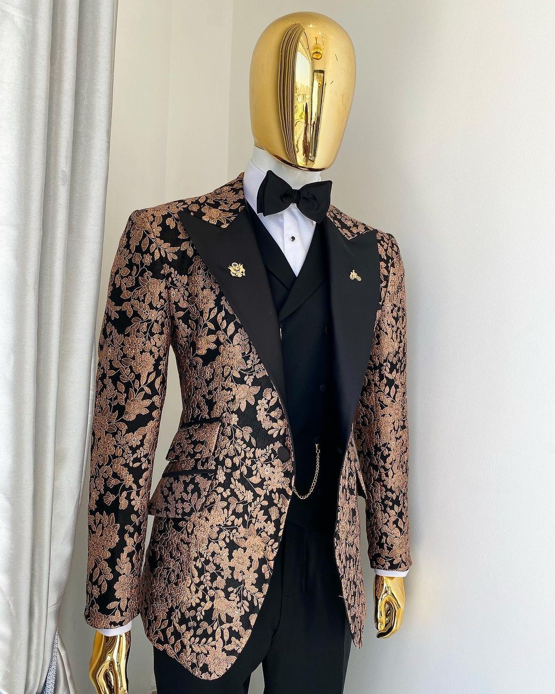 Costume de smoking à motif floral en jacquard métallisé «Mandarin» noir ...