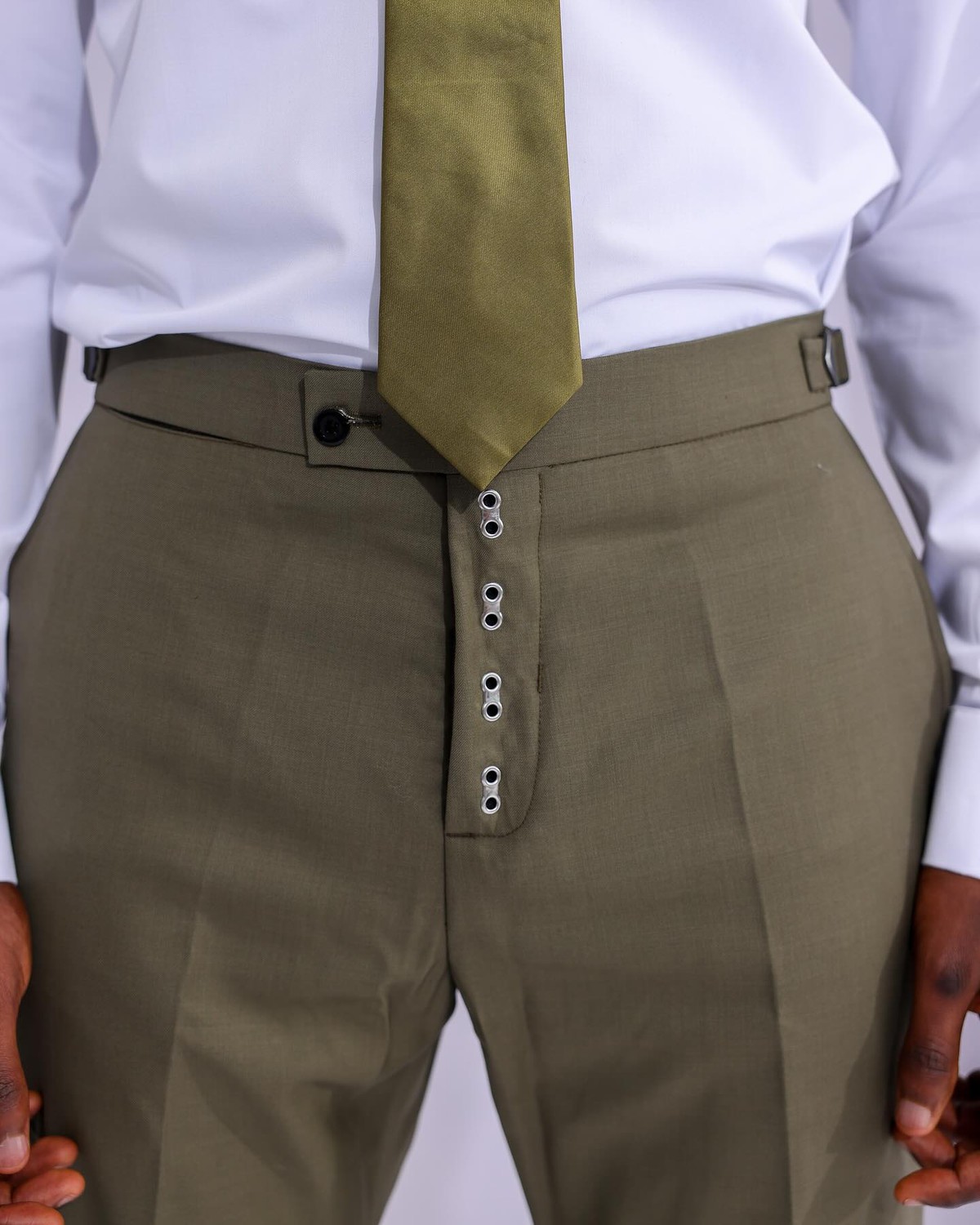 An Olive green double-eye crouch details pant by dejiandkola - Men Slim ...