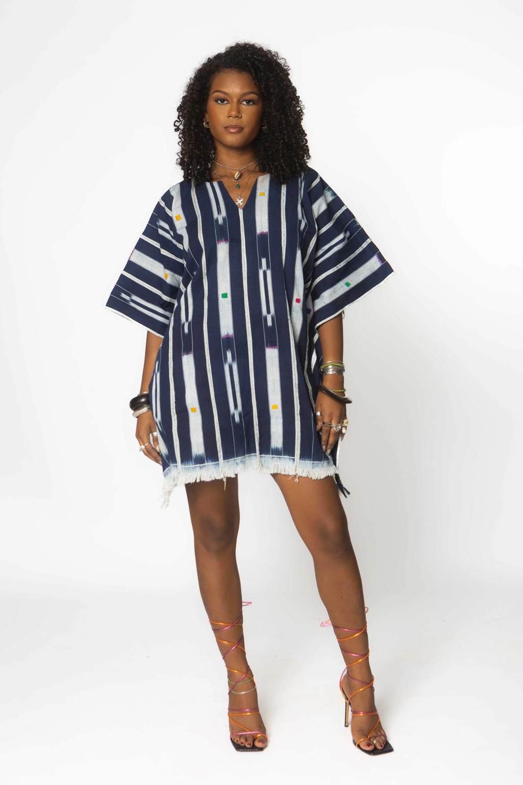 Blue Bubble Baule Poncho par threaded-tribes - Tenues Tradi-couture - ANKA