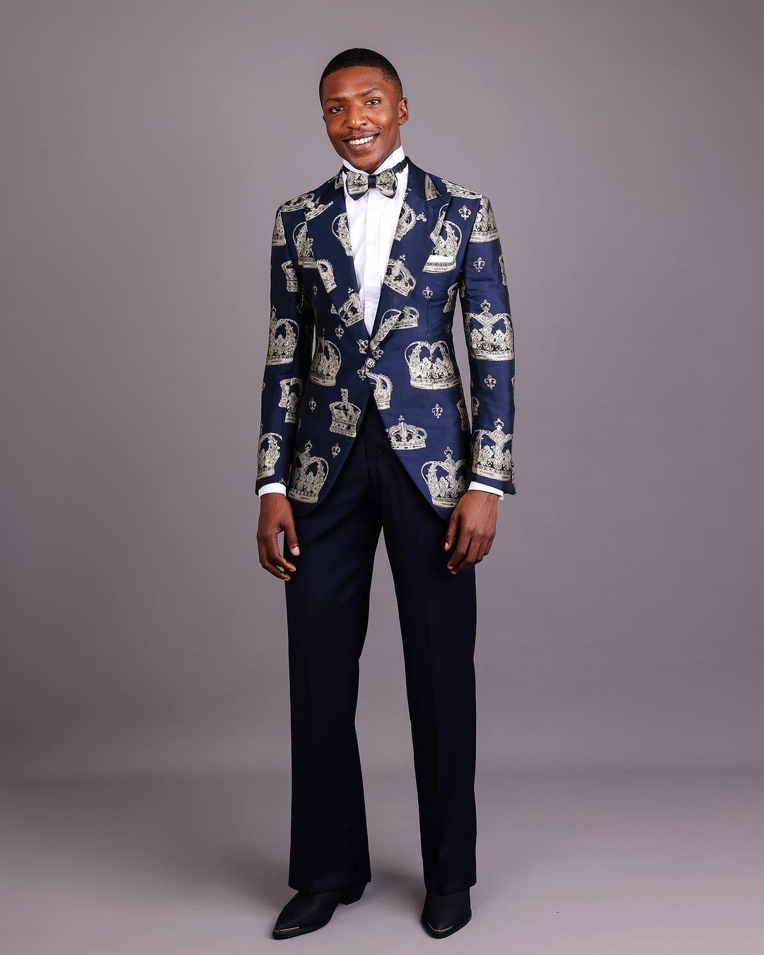 A navy blue peak lapel, dispersed crown metallic jacquard tuxedo suit b ...